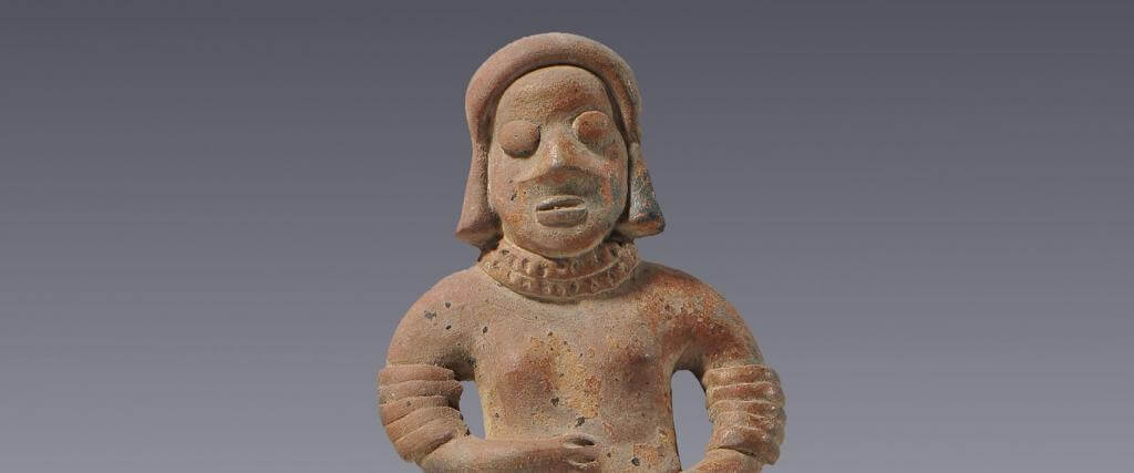 Mujer que viste un enredo decorado | El México antiguo. Salas de Arte ...