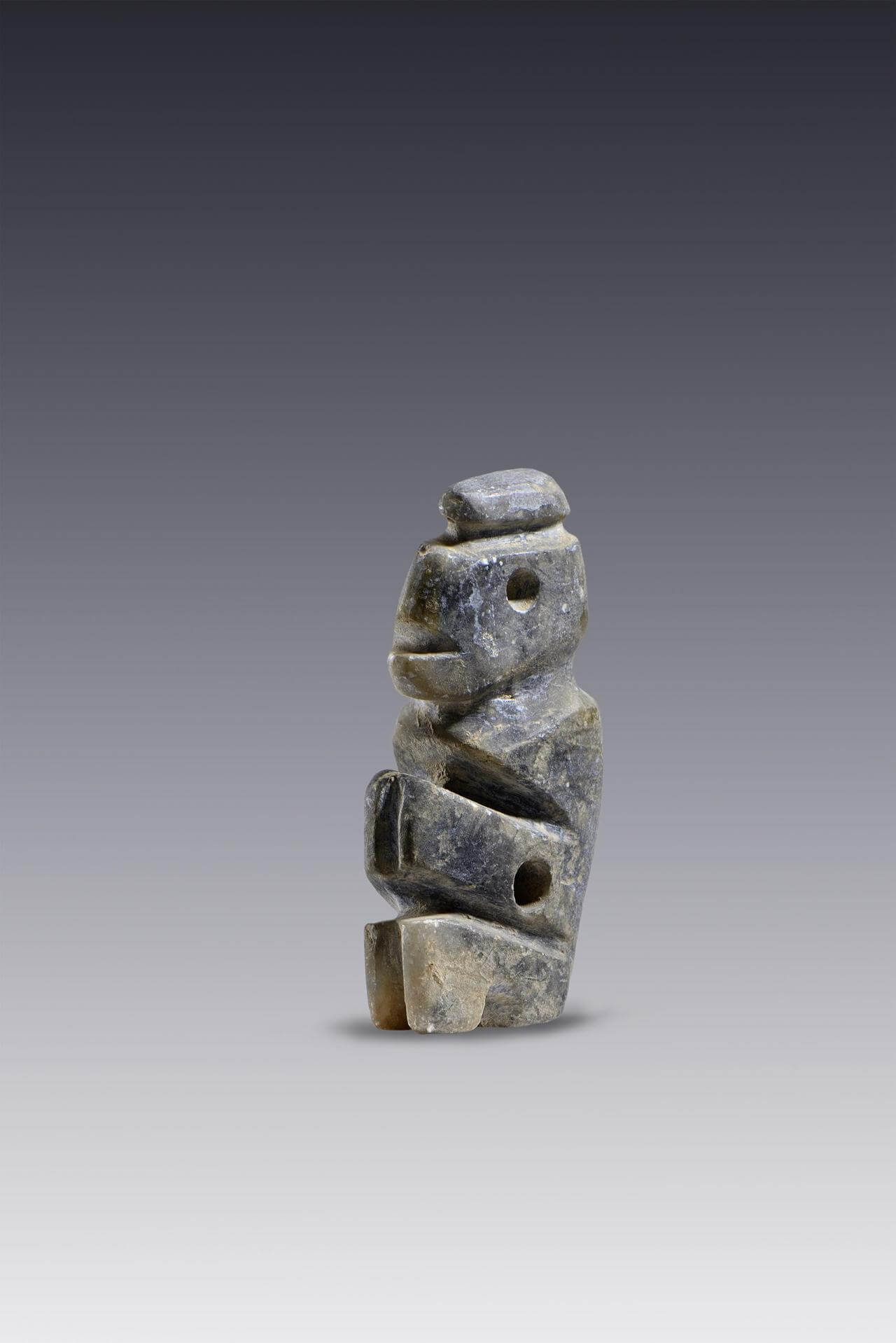 Figura antropomorfa sedente con tocado rectangular de estilo Mezcala ...